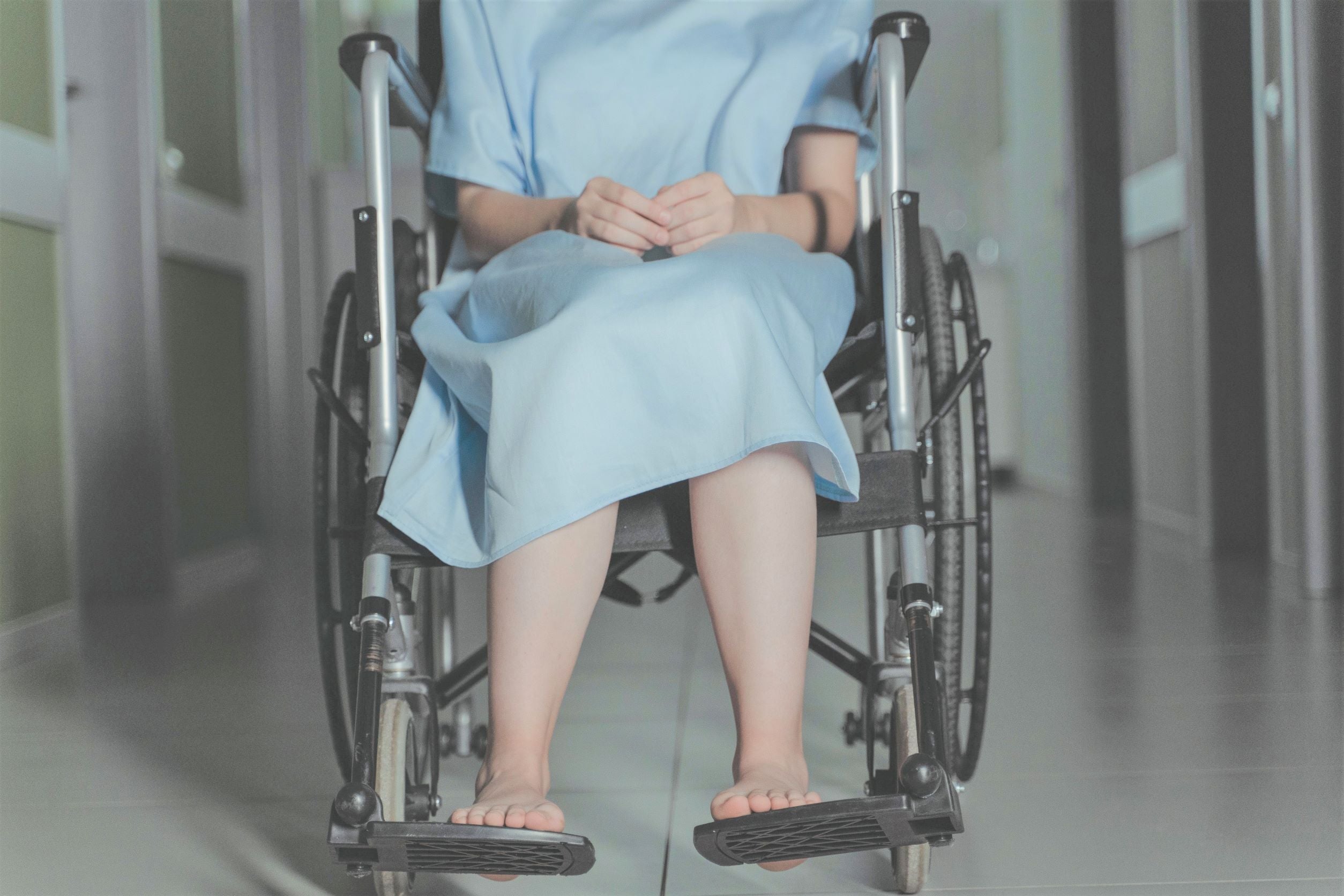 Step by Step Guide: How to Easily Put on a Hospital Gown | June ...